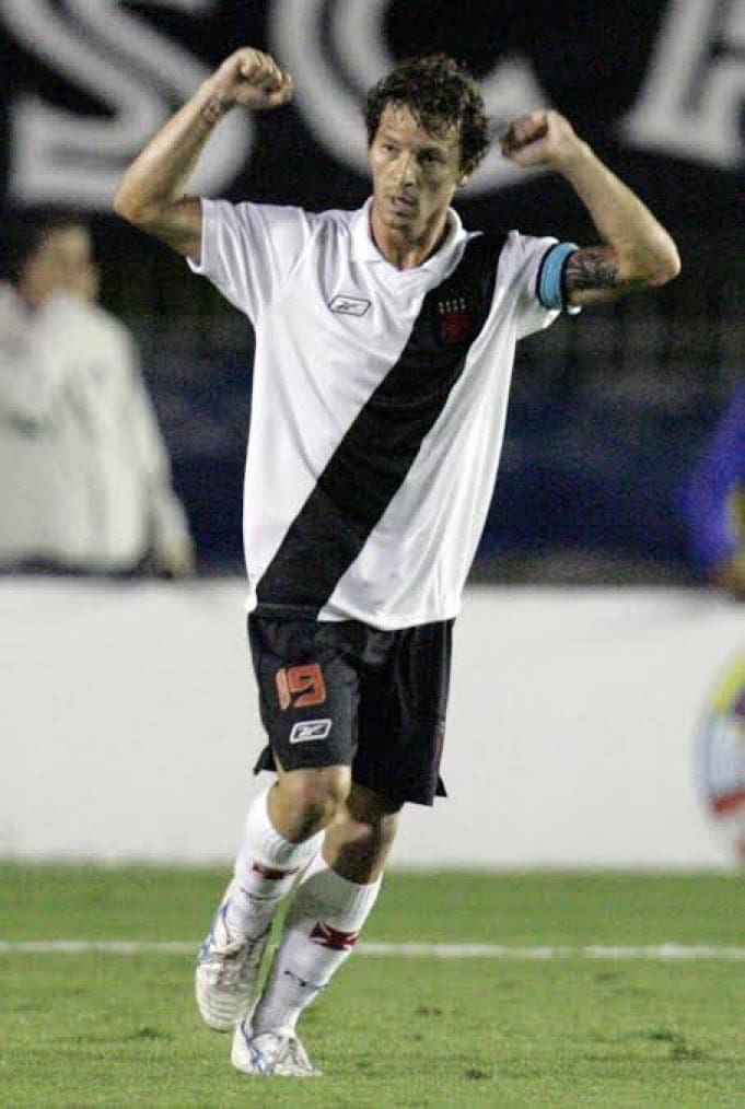 Veja foto de Leandro Amaral com a camisa do Vasco em 2007 - MeuVasco