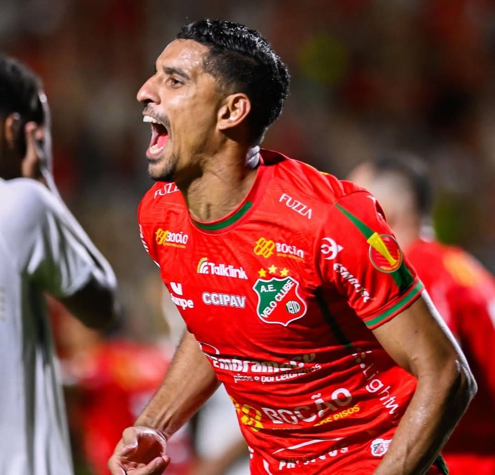 Ex-Vasco, atacante Daniel Amorim retorna aos 35 anos ao Velo Clube, em ...