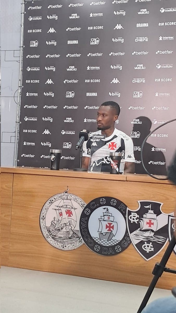 Loide Augusto, quanto à sua posição: 'Estou disposto a atuar em ...