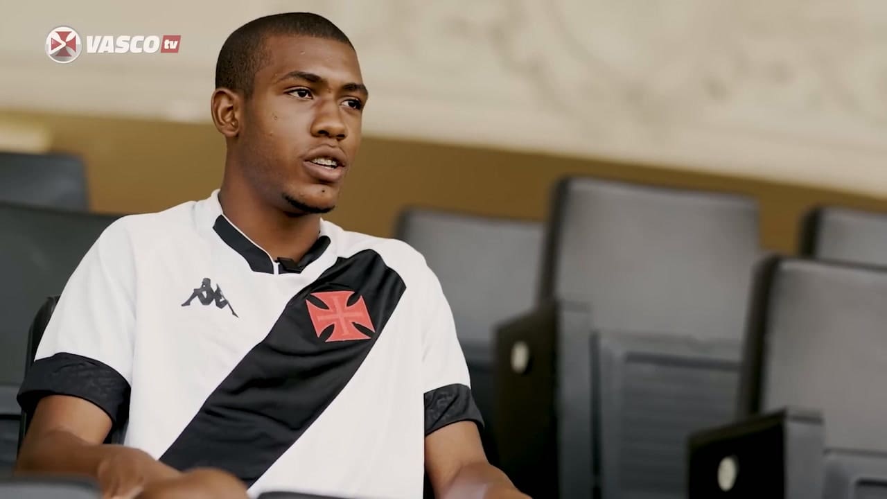 Representantes do clube demonstram interesse por Rayan durante visita ...